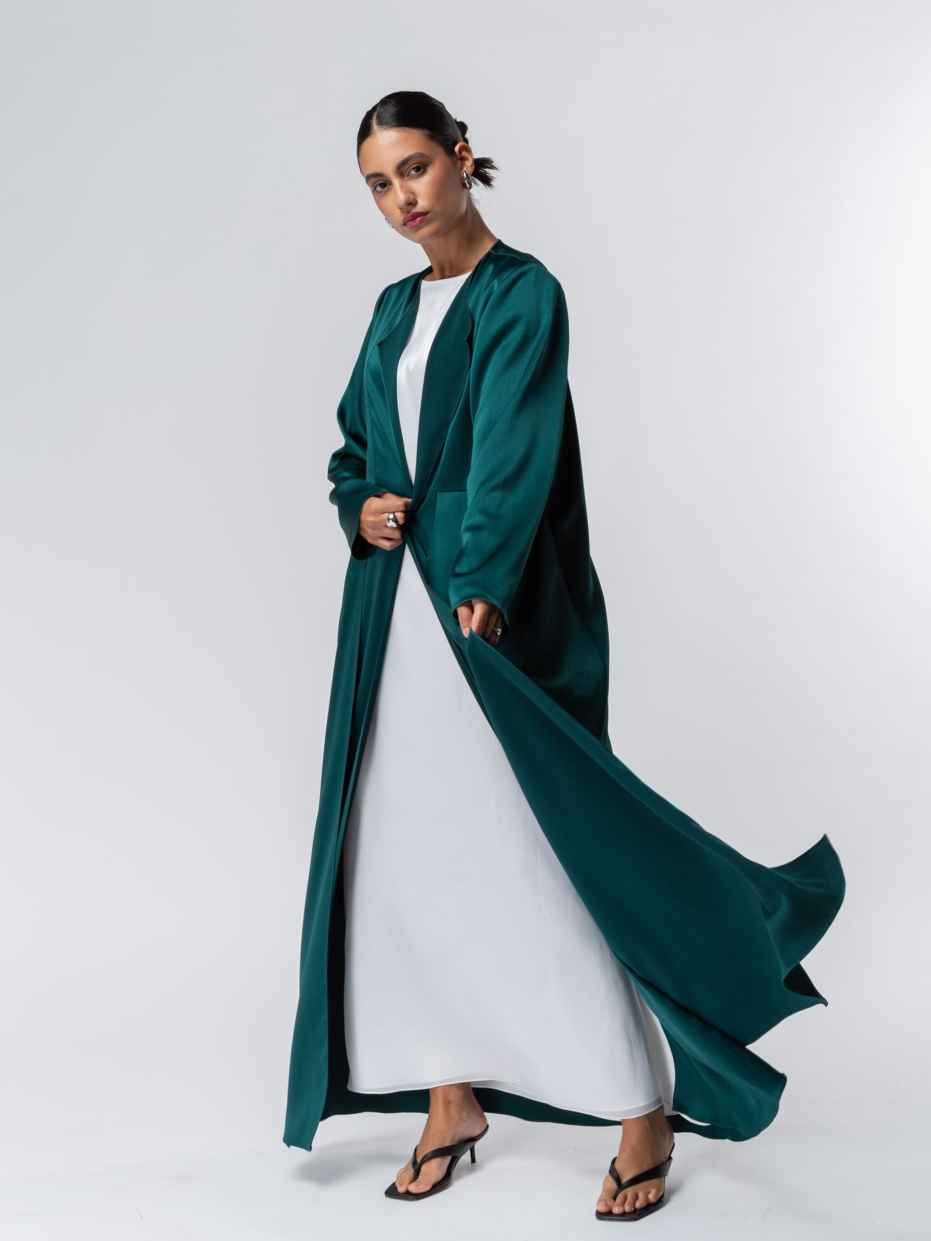 Polished Layer Abaya in Emerald Green – CHI-KA