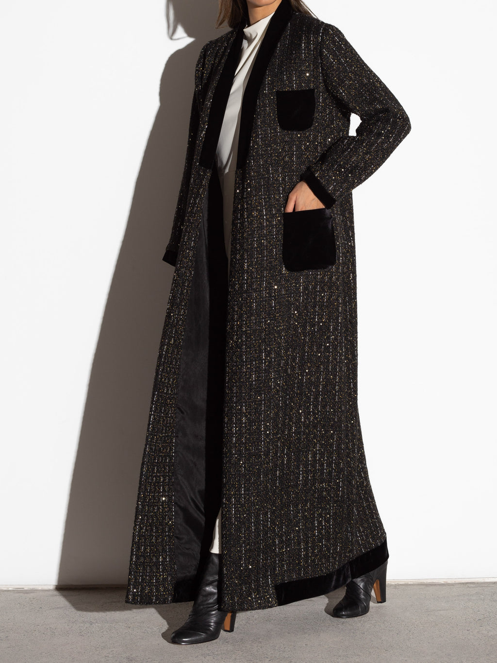 CHECKERED TWEED WITH BLACK VELVET COLLAR WINTER ABAYA – CHI-KA