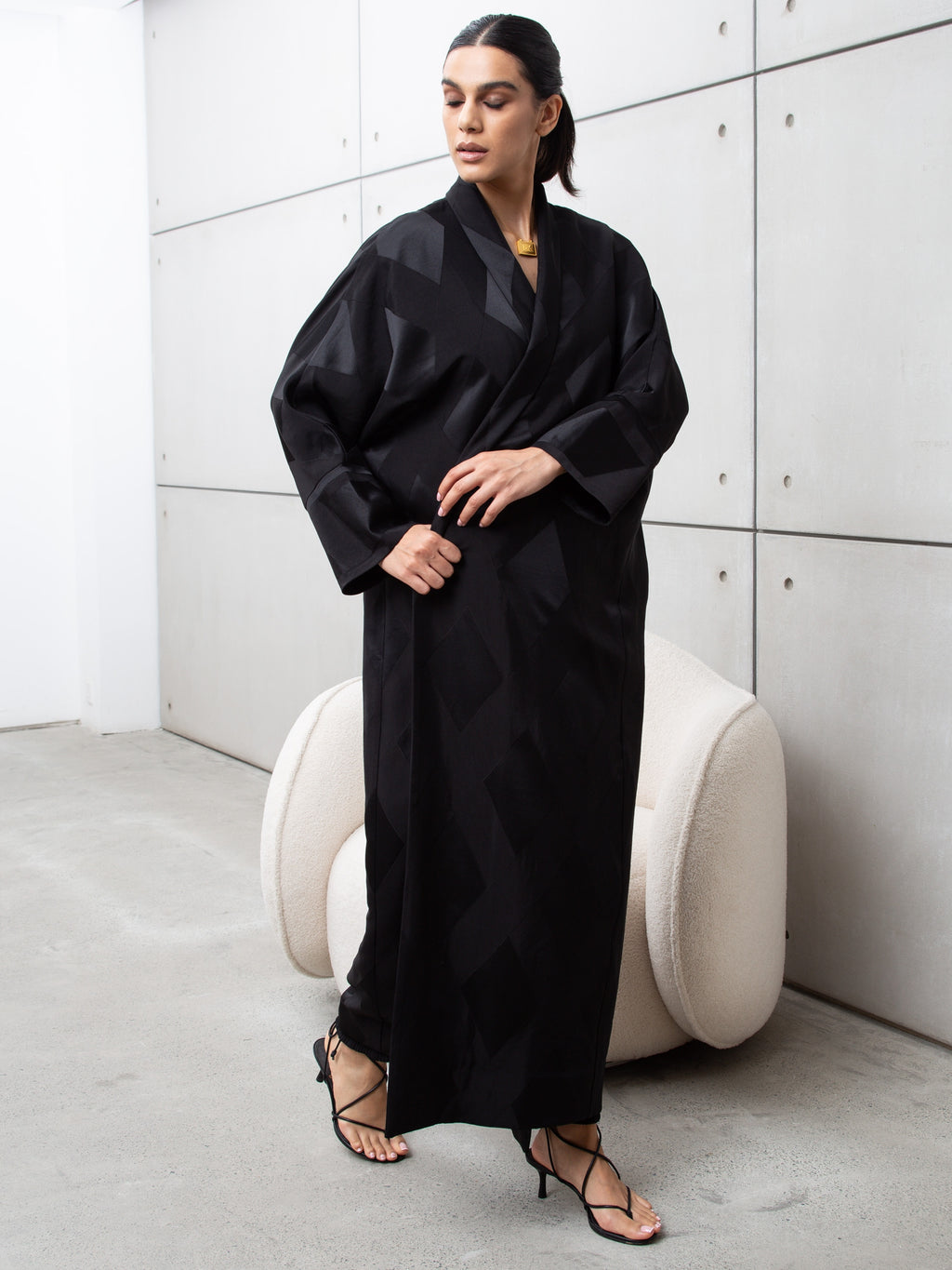 Lux Flow Abaya in Black – CHI-KA